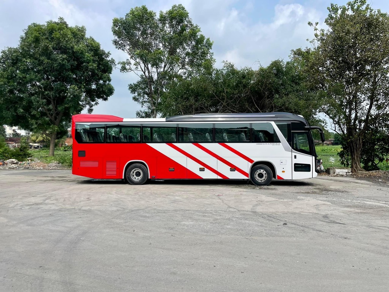 KIA Grandbird K47 , mã sản phẩm : KN-47H5 , 47 ghế ngồi , động cơ HYUNDAI ( 425 mã lực ) , Model ...